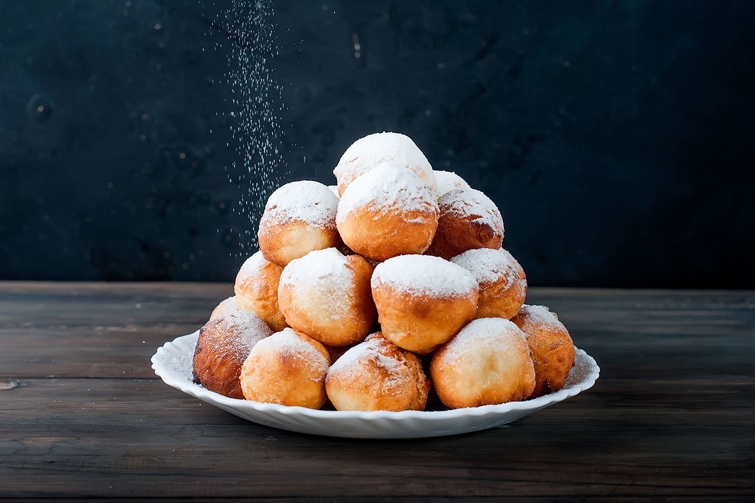 donuts laid out pyramid sprinkled with powdered sugar (589344) | Food ...