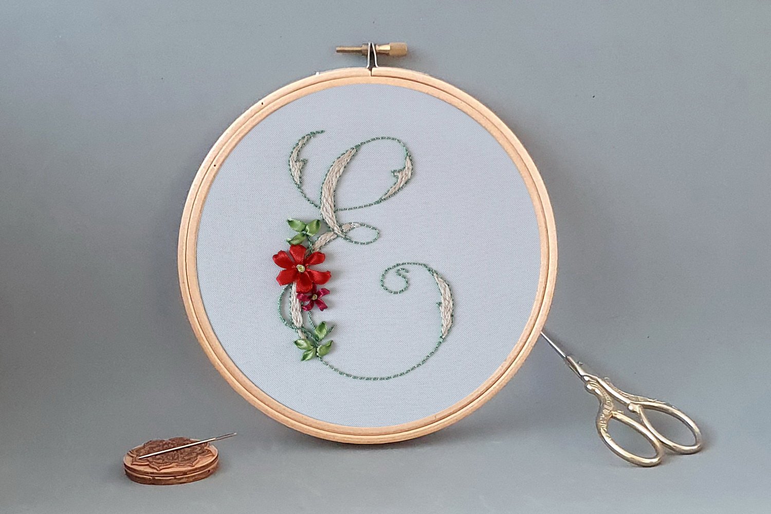Floral alphabet embroidery letter E Ribbon embroidery (1820074 ...