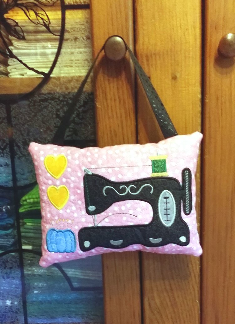 Antique Sewing Machine Mug Rug or Doorknob Hanger Pattern - Machine ...