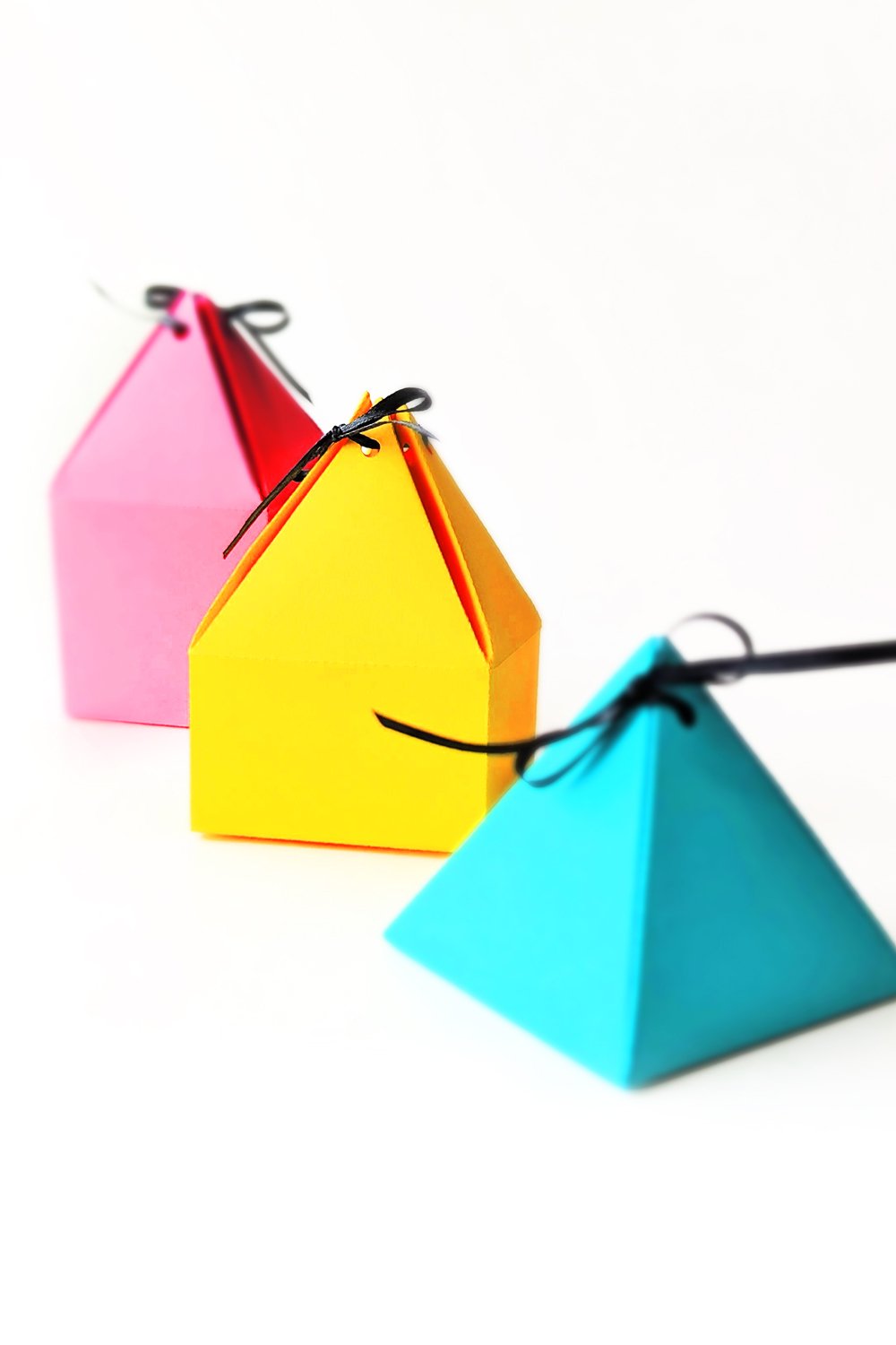 Pyramid Box with Ribbon Closure SVG File