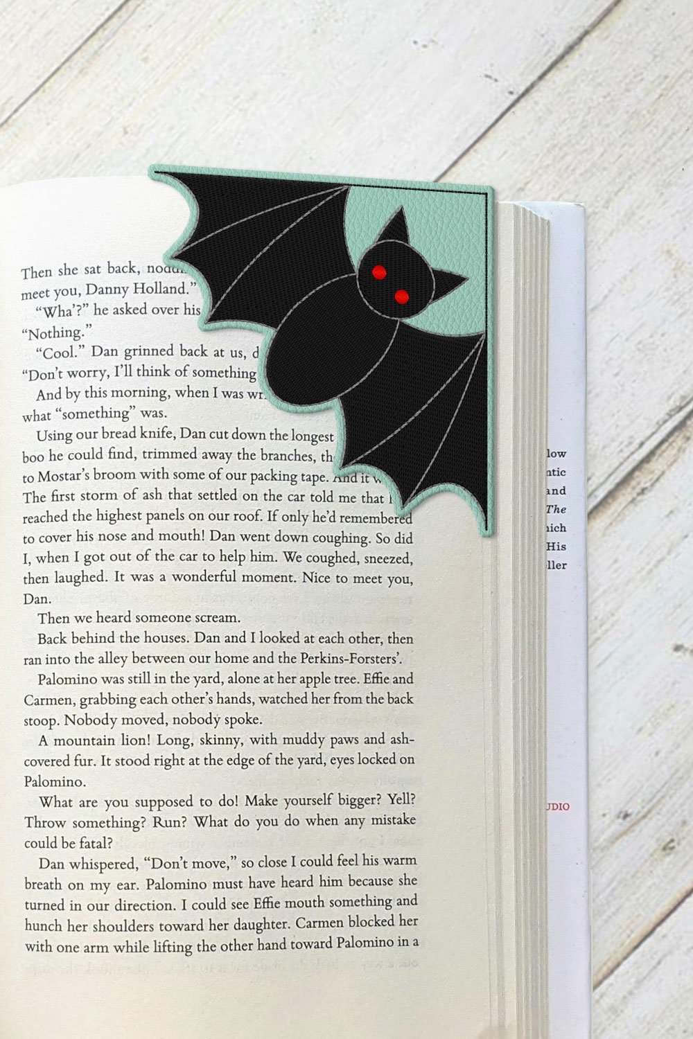 Bat Corner Bookmark ITH Applique Embroidery File