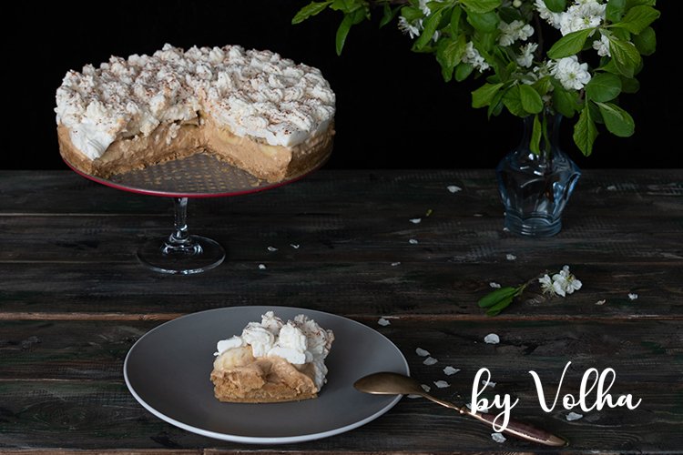 Still life with banana pie and cherry tree flowers (698545)