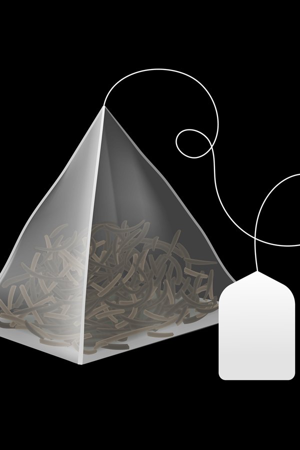 Realistic tea bag. Pyramid sachet with blank paper label, di