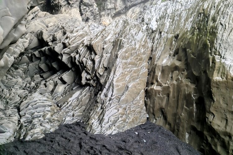 Volcanic basalt stone formations found on Iceland (2001919)