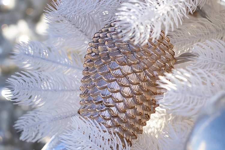 Christmas tree with white balls under the snow (2398752)